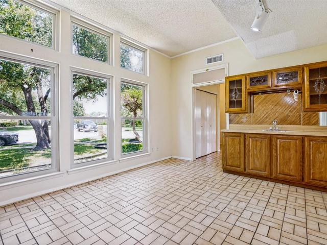 2610 Fallcreek Circle