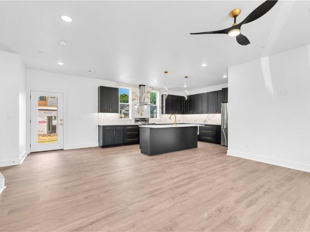 2610 W Bonnie Lane