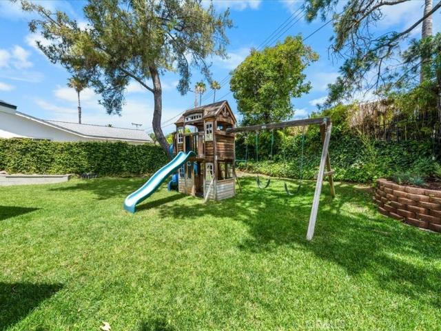 26111 Hatmor