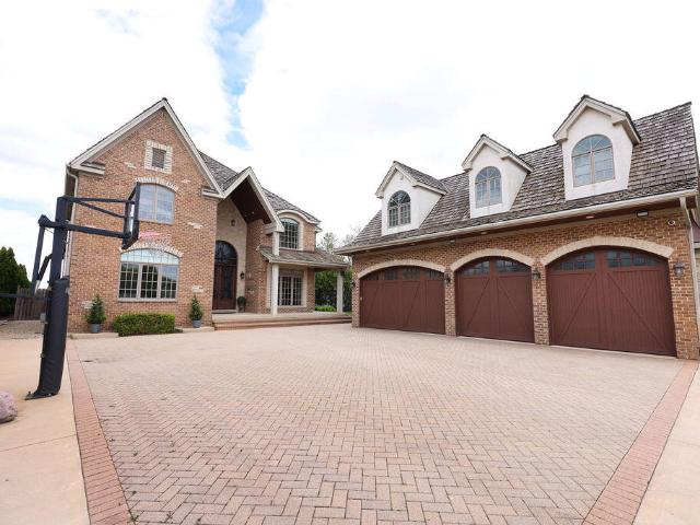 2611 E Lake Shore Dr