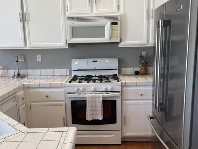 2611 Gemstone Avenue