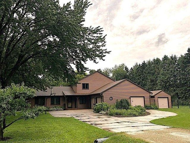 2611 Penny Ln, Stoughton, WI 53589