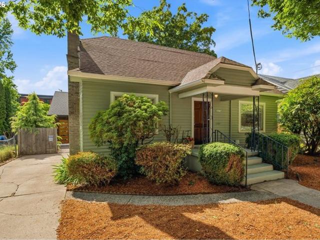 2611 SE 51st Ave Unit A, Portland, OR 97206