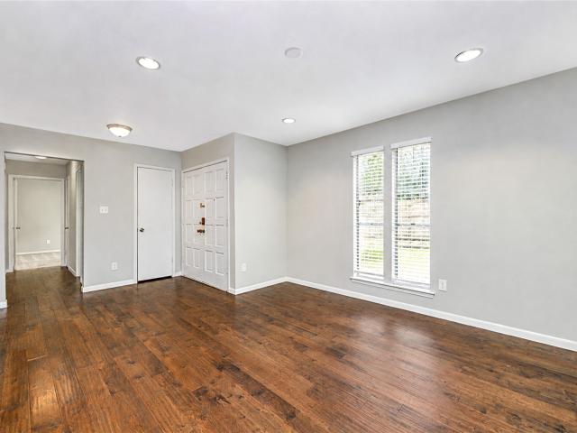 2611 Yorktown Lane
