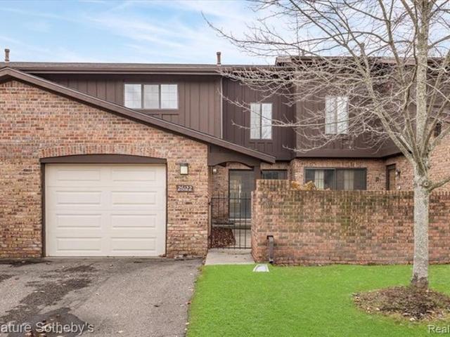 26122 Summerdale Dr, Southfield, MI 48033