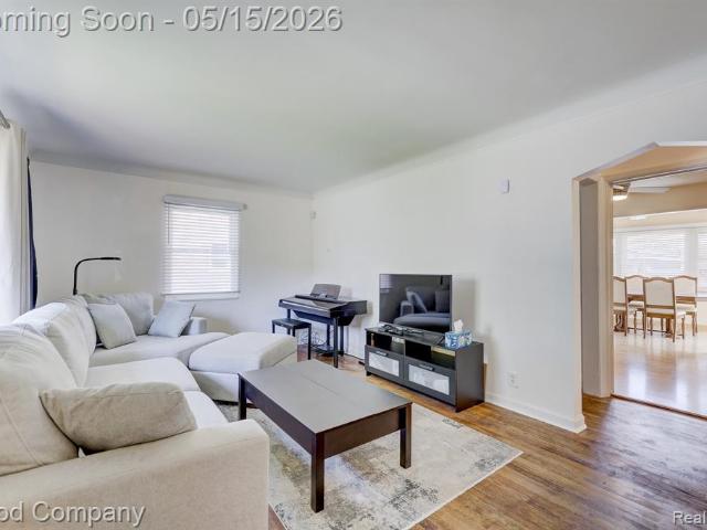 2612 N Wilson Avenue