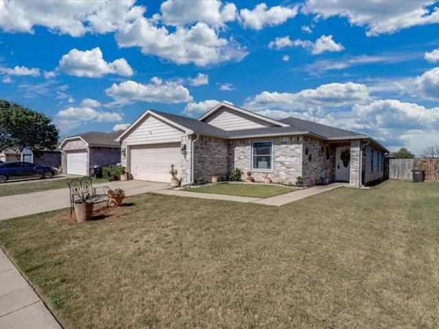 2612 Diver Ct, Fort Worth, TX 76119
