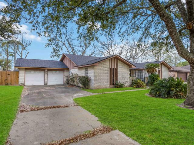2612 Lake Park Dr, La Marque, TX 77568 | MLS #90206 | Compass