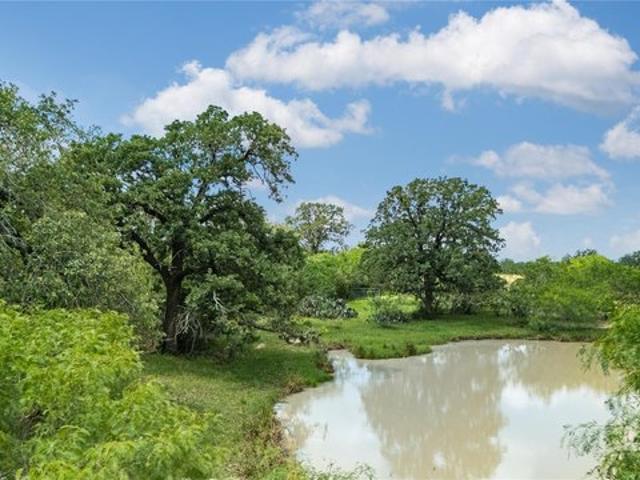 2612 Roosevelt Dr, Kingsbury, TX 78638