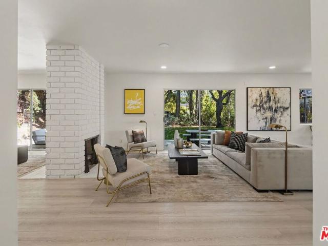 2612 S Beverly Drive