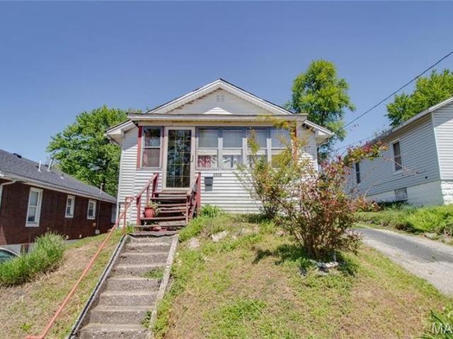 2612 Yager Ave, Alton, IL 62002