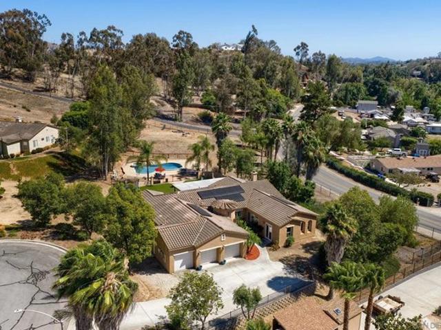 26138 Wyndemere Ct, Escondido, CA 92026