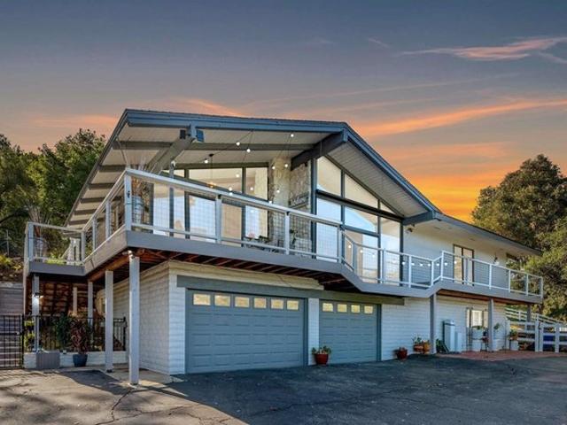26138 Jesmond Dene Rd, Escondido, CA 92026
