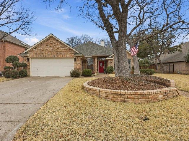 2613 Bent Tree Dr, Hurst, TX 76054