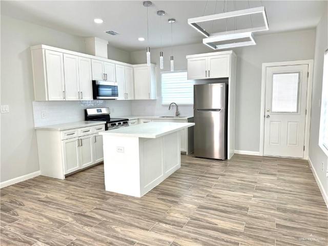 2613 W Bliss Street 4