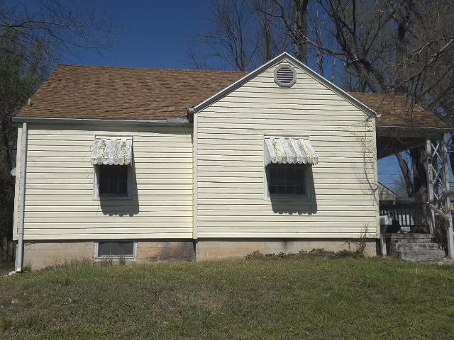 2613 W Walnut Street