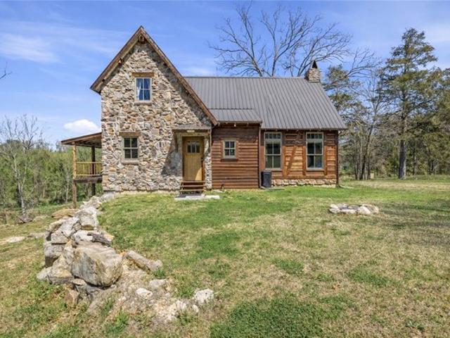 261 Bella Vista Rd, Berryville, AR 72616