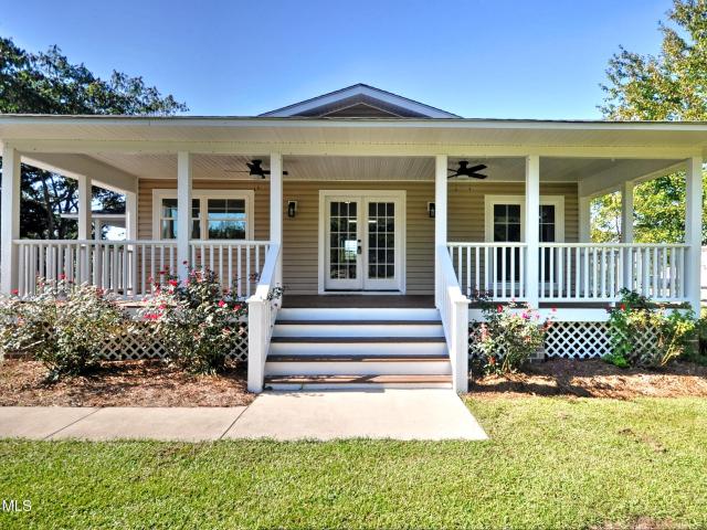 261 Green Bay Road NW