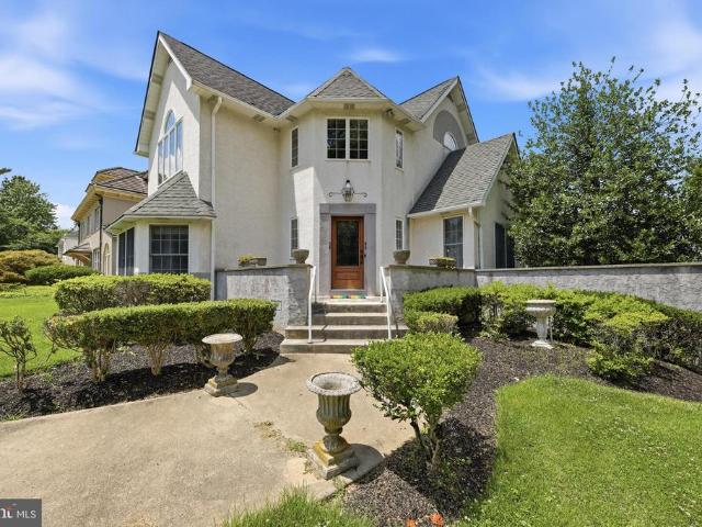 261 E Kings Highway