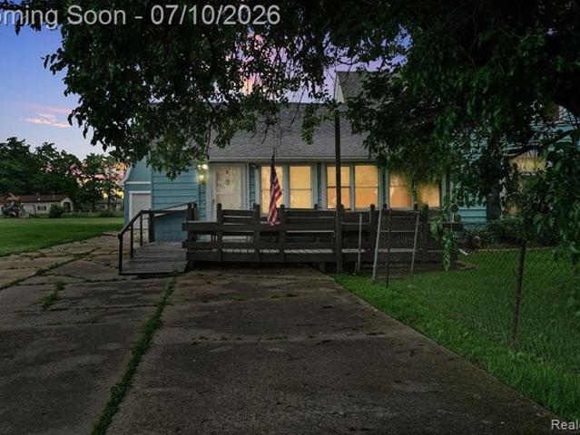 261 Fitz Rd, Wales Township, MI 48027