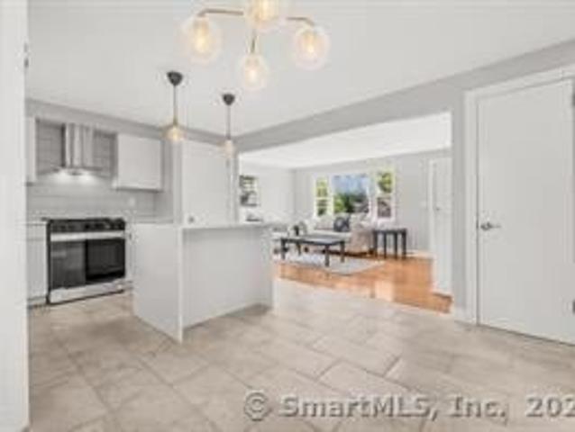 261 High St, Fairfield, CT 06824