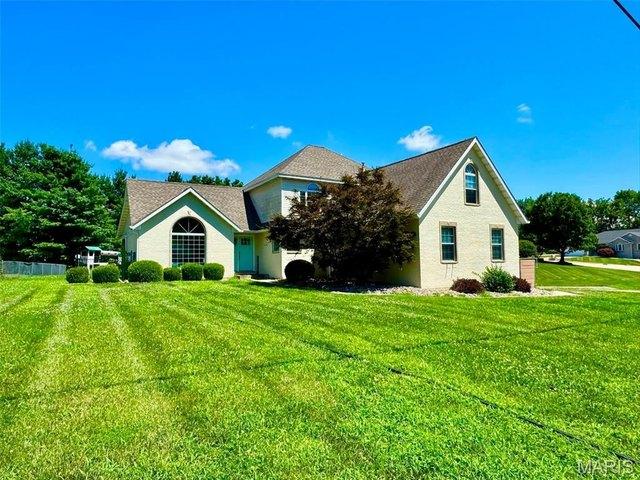 261 Hummingbird Ln, Hannibal, MO 63401