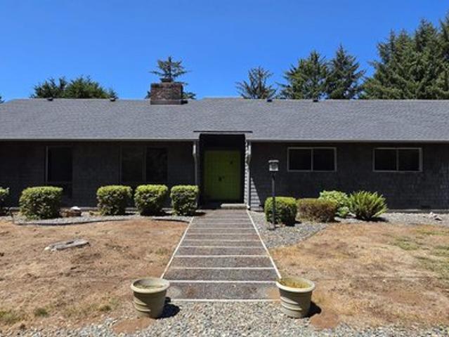 261 James Rd, Crescent City, CA 95531