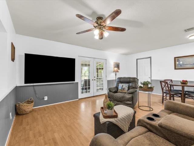 261 Oakview Circle