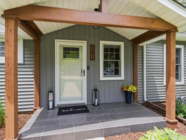 261 Main Street S