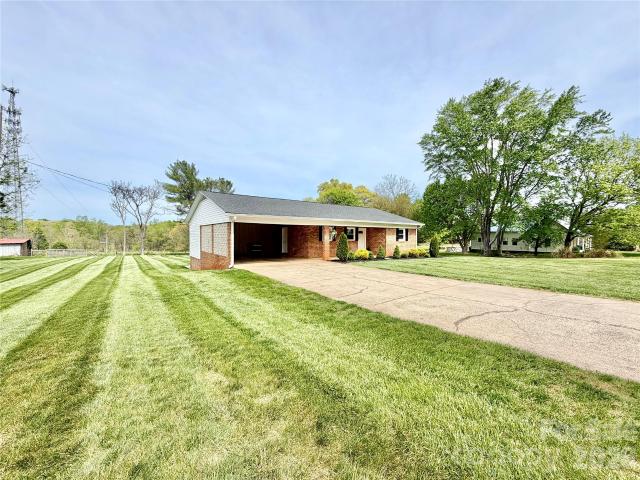 261 N Thomas Lane