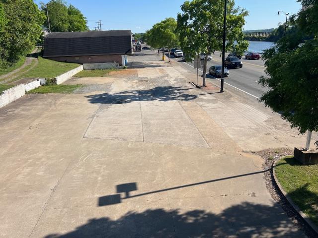 261 N Riverside Dr