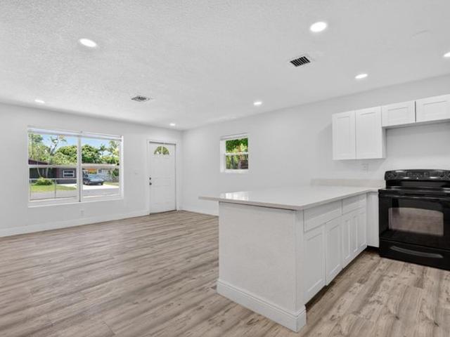 261 NE 22nd St, Pompano Beach, FL 33060