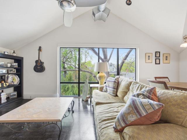 261 S Limestone # 303