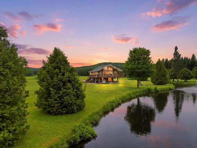 261 Song Bird Dr, Canaan, VT 05903