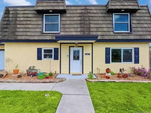 261 SE Villas St, Stuart, FL 34994