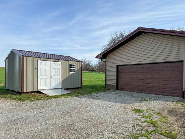 261 W Country Road 800 N