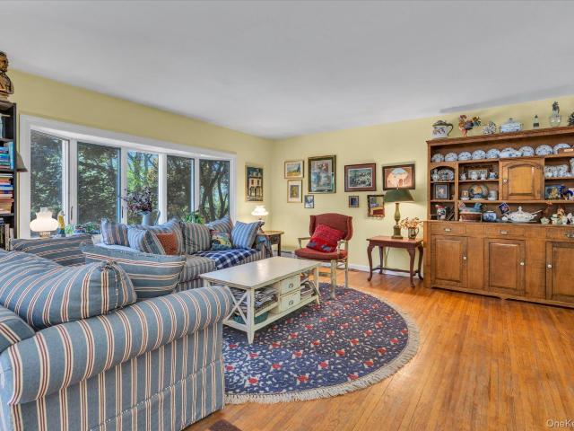 261 W Pulaski Road