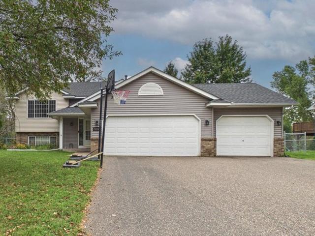 26245 Golden Ave, Wyoming, MN 55092