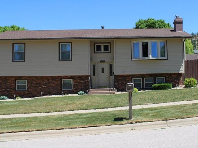2624 Raymond Dr, Rapid City, SD 57702
