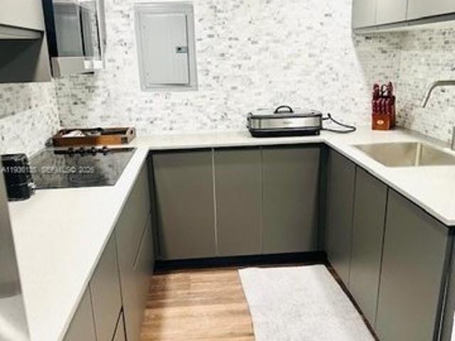 2625 Collins Ave Apt 415, Miami Beach, FL 33140