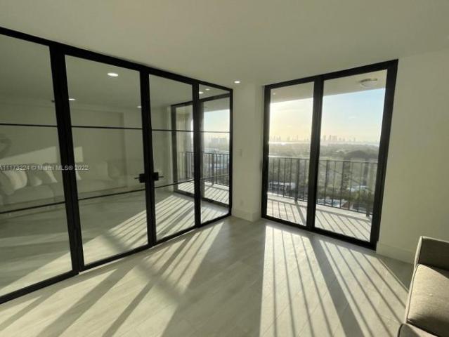 2625 Collins Ave #1908 Miami Beach, FL 33140