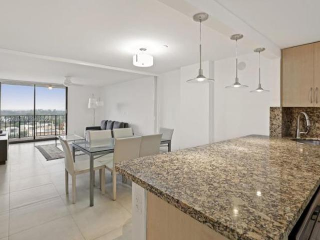 2625 Collins Ave #1010 Miami Beach, FL 33140