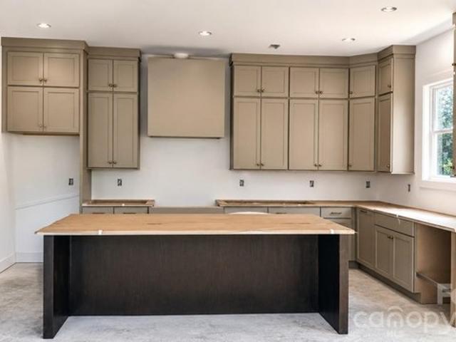 2625 Springway Dr, Charlotte, NC 28205