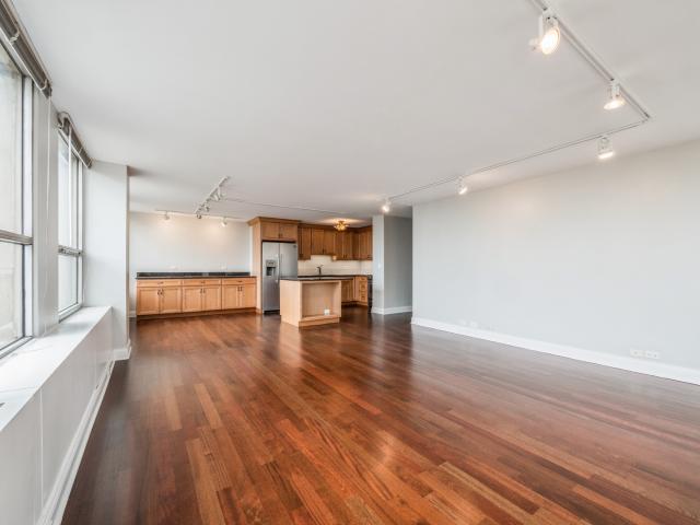 2626 n lakeview avenue # 1102