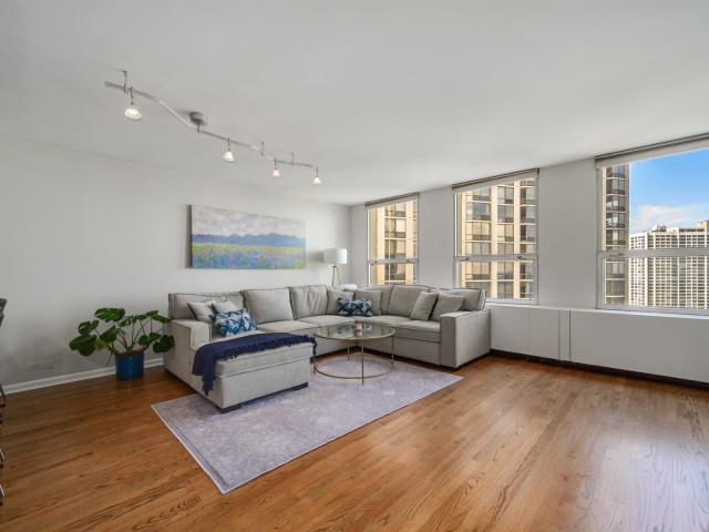 2626 n lakeview avenue # 2911
