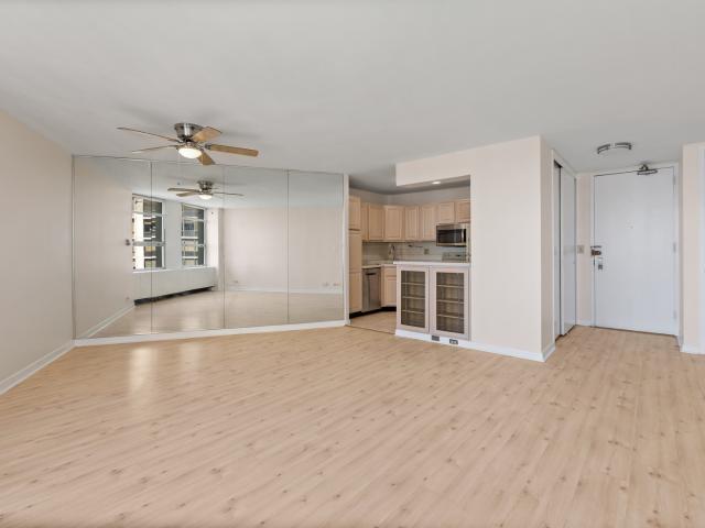 2626 N Lakeview Avenue # 3609