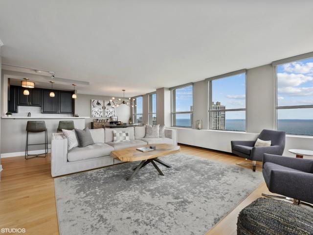 2626 N Lakeview Avenue # 3003