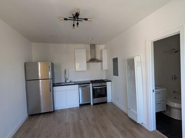 2626 Cloverfield Blvd, Unit 10, Santa Monica, CA 90405 | MLS #26779 | Compass