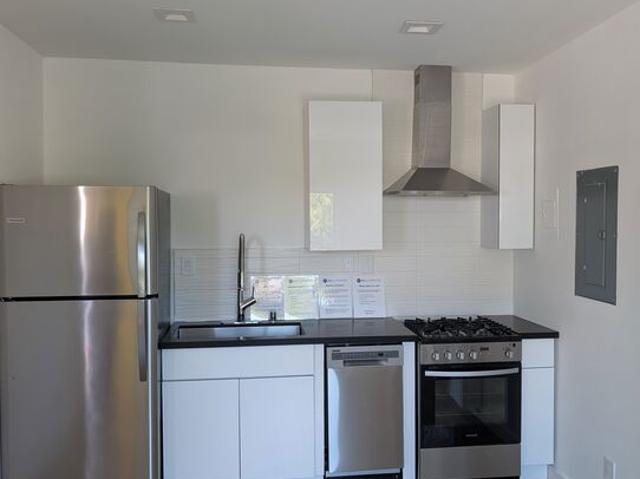 2626 Cloverfield Boulevard 10