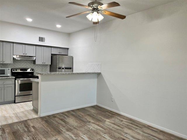 2626 Holly Hall St Apt 307, Houston, TX 77054